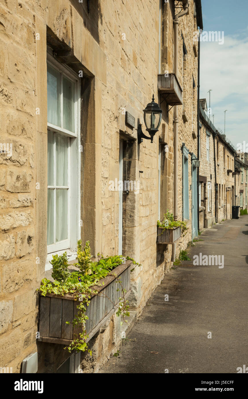 Spring in Burford, Cotswold town in Oxfordshire Stock Photo - Alamy