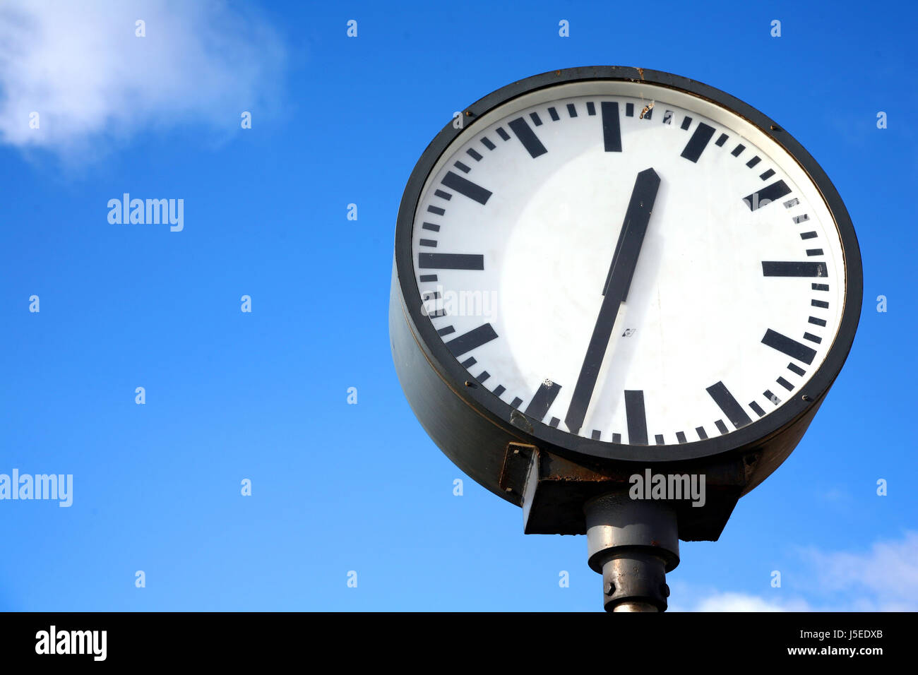 clock time hour minute second hand dial second hour hand wait waiting ...