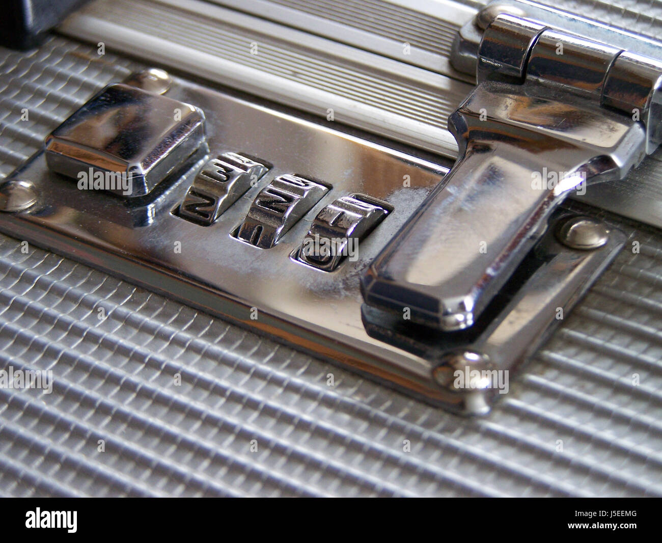 lock close aluminum aluminium attache case suitcases zahlenschloss ...