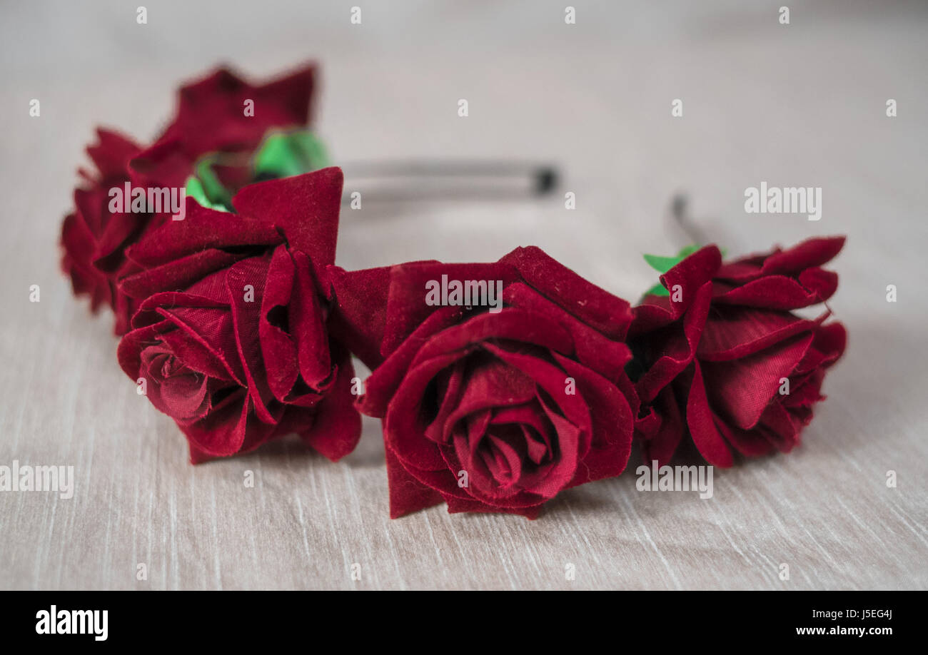 Red wreath with big rose blossom Stock Photo - Alamy