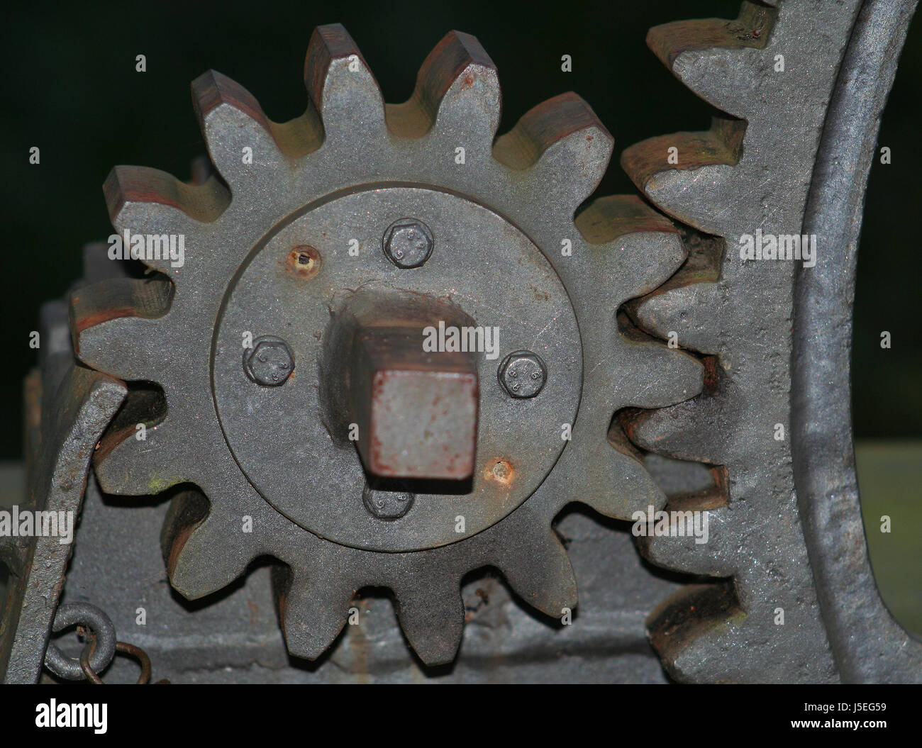 wheel engineering engine drive motor teeth energy power electricity ...