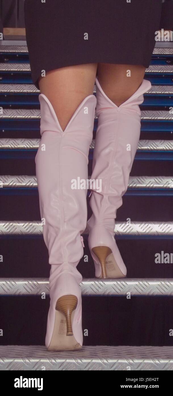 boot legs stairs erotic stumble long pumps heels calf calves cramp in ...