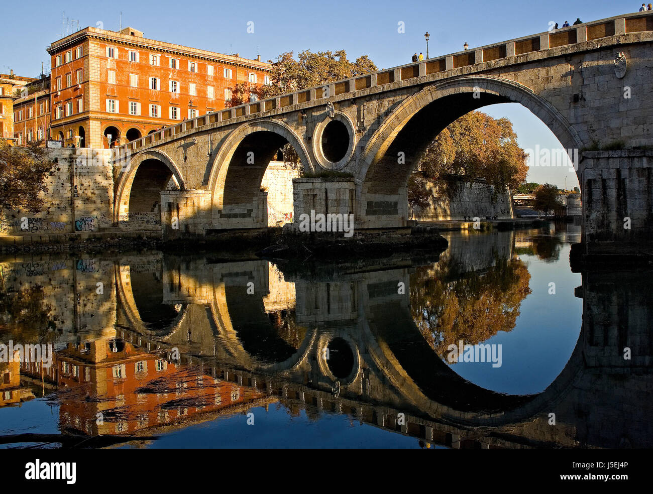 tiber bridge to trastevere Stock Photo - Alamy