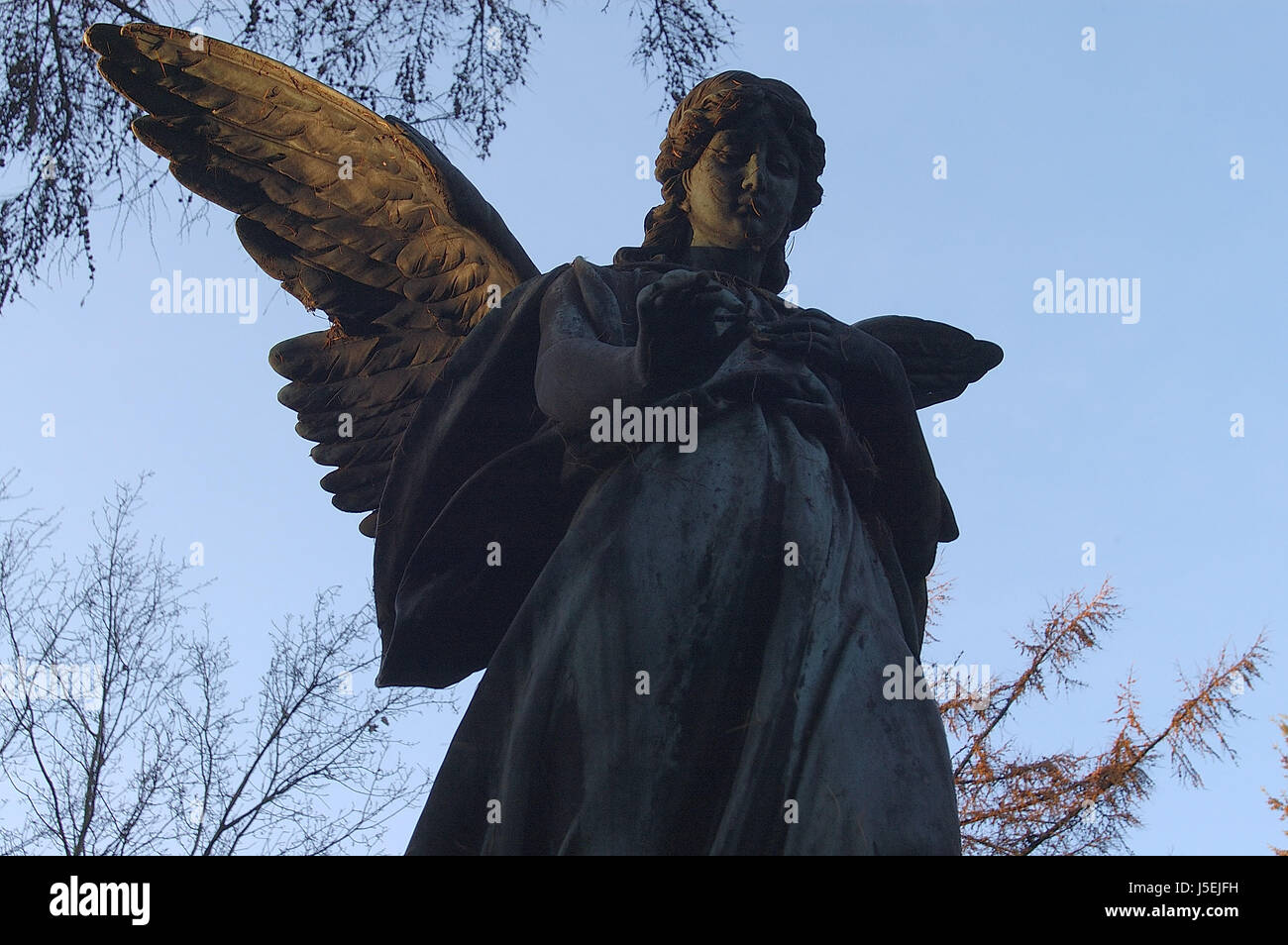 Tomb monument angel monuments hi-res stock photography and images - Alamy