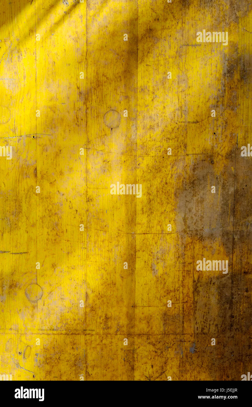 Yellow painted door hi-res stock photography and images - Alamy
