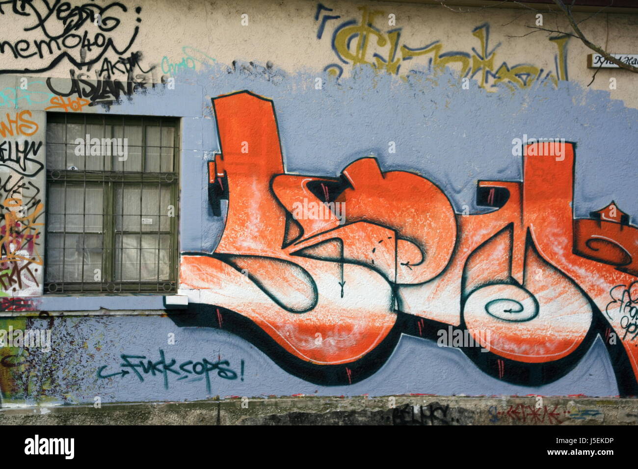 Graffity sprayer hi-res stock photography and images - Alamy