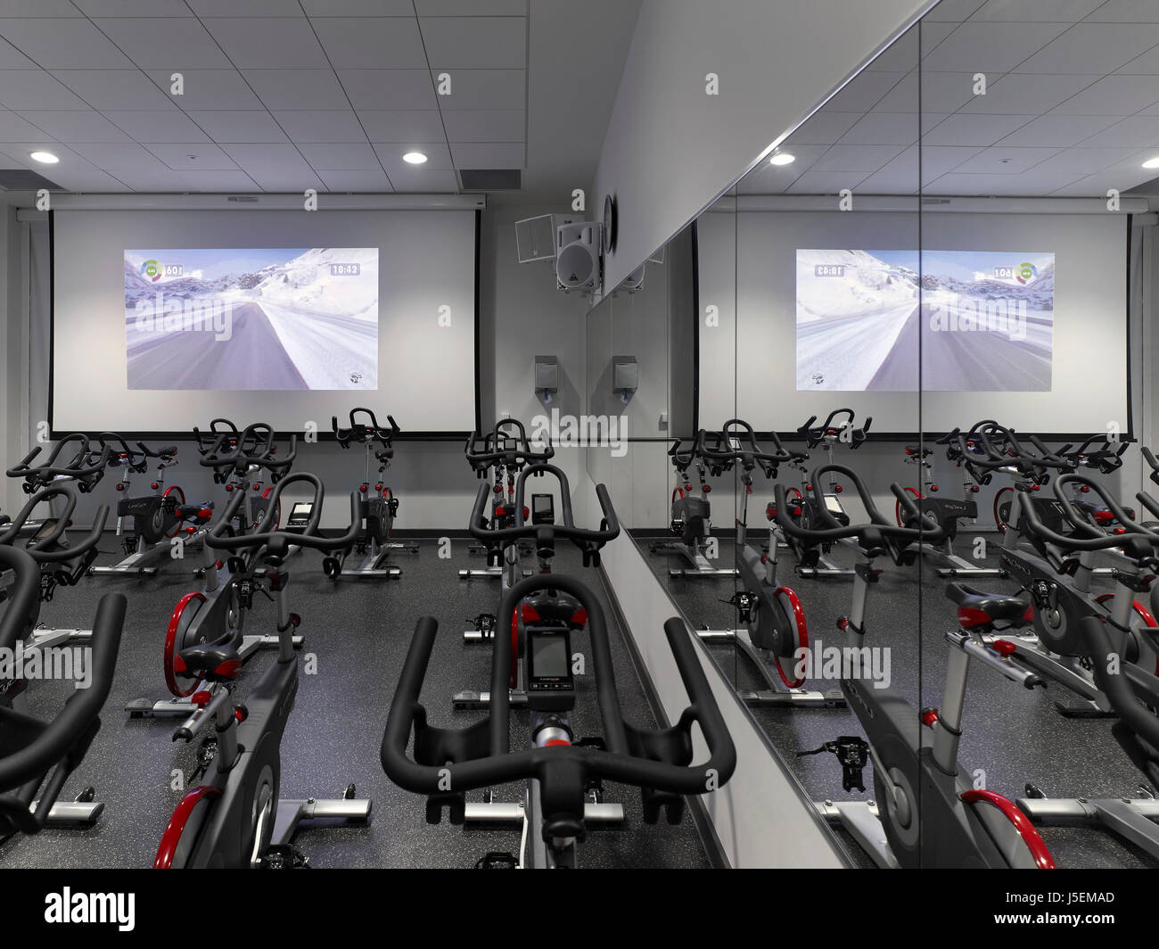 Heston leisure centre hi-res stock photography and images - Alamy