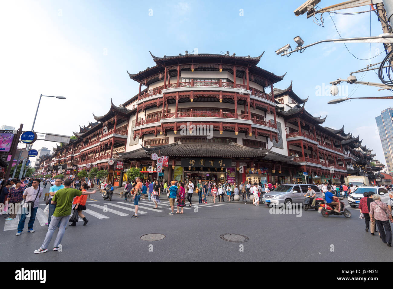 China busy street hi-res stock photography and images - Alamy