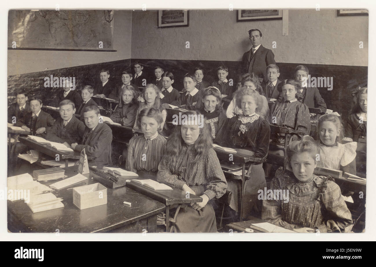 Secondary school pupil 1900s hi-res stock photography and images - Alamy