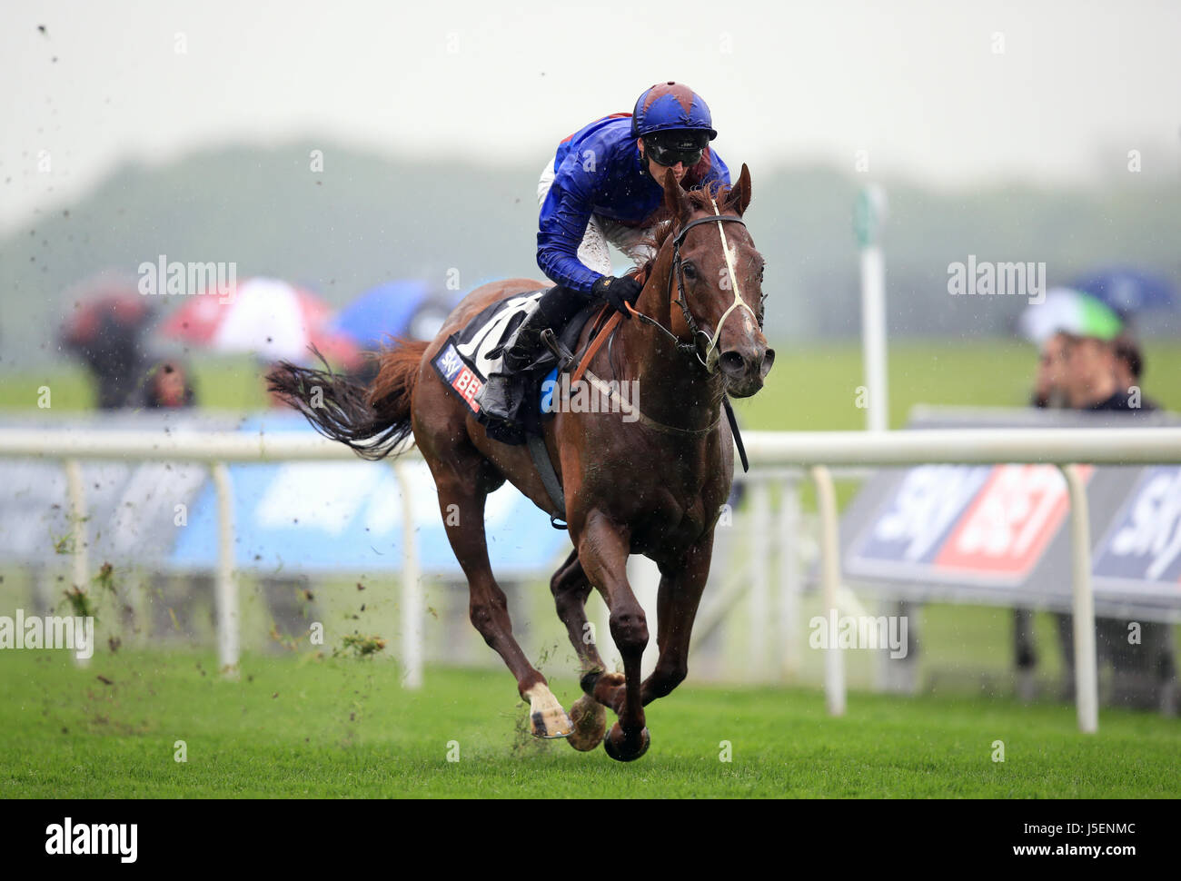 Master Carpenter ridden by Phil Makin wins the Sky Bet First Race ...