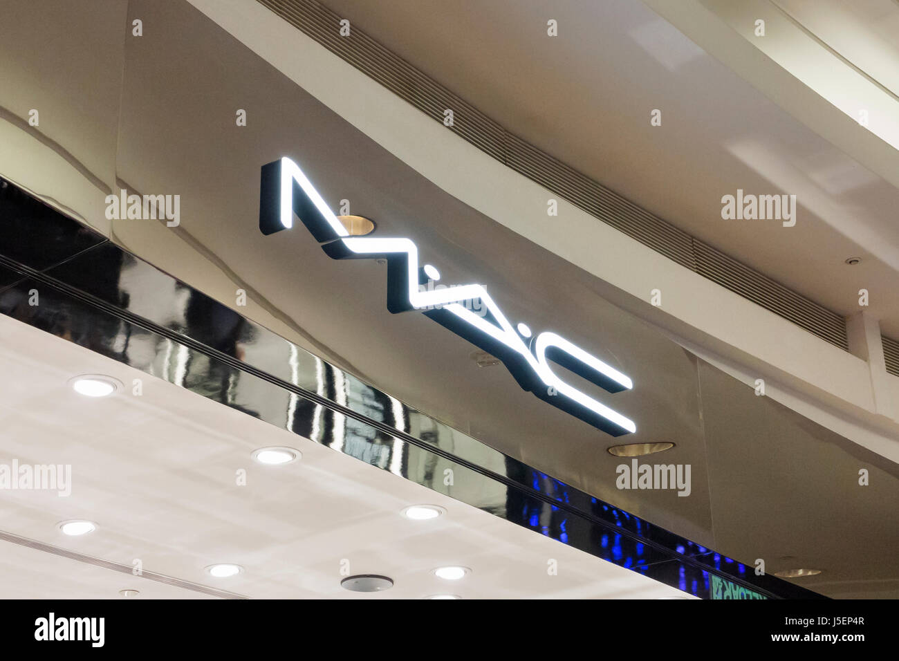 Mac store sign hi-res stock photography and images - Alamy