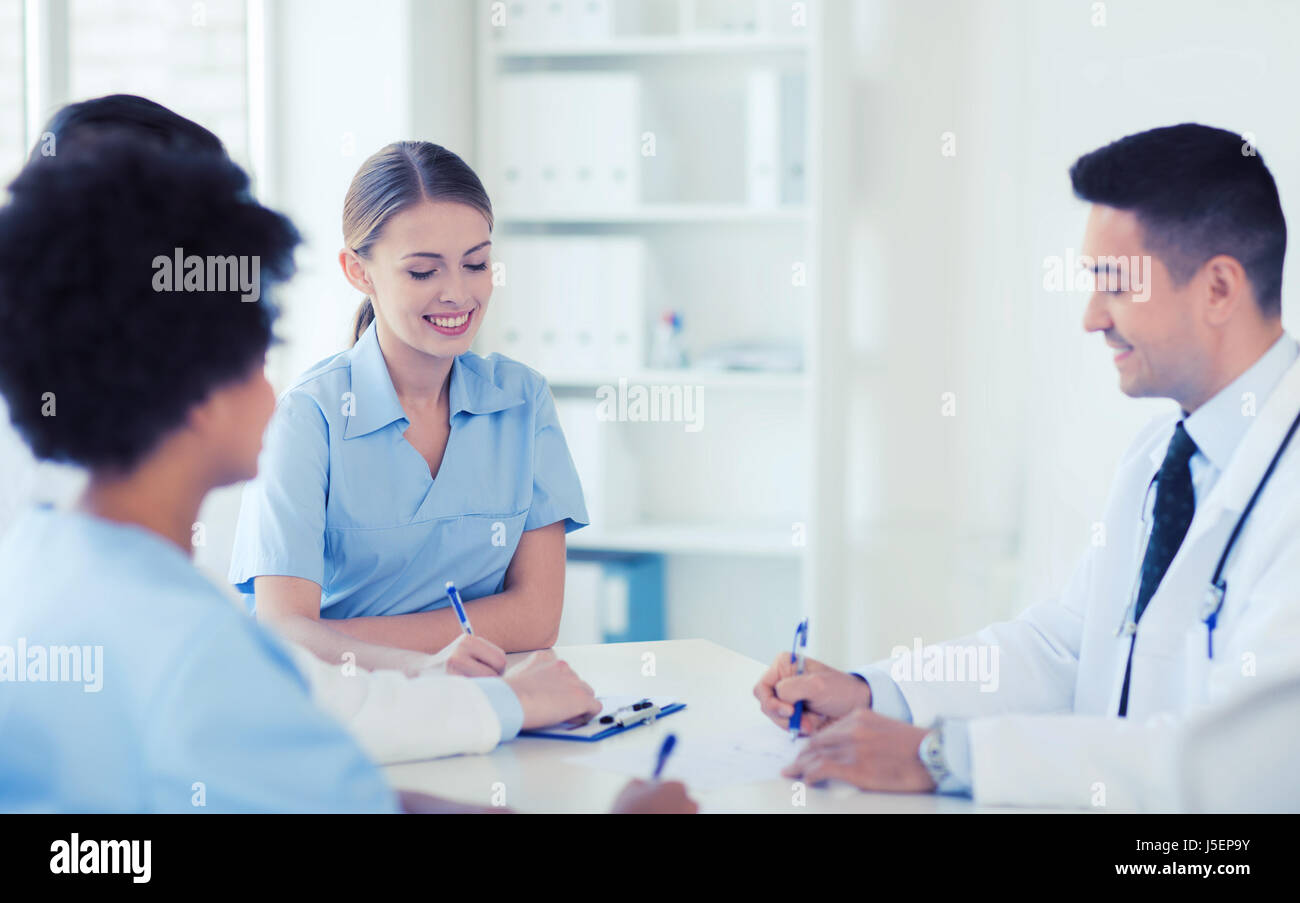 Group doctors meeting taking hi-res stock photography and images - Alamy