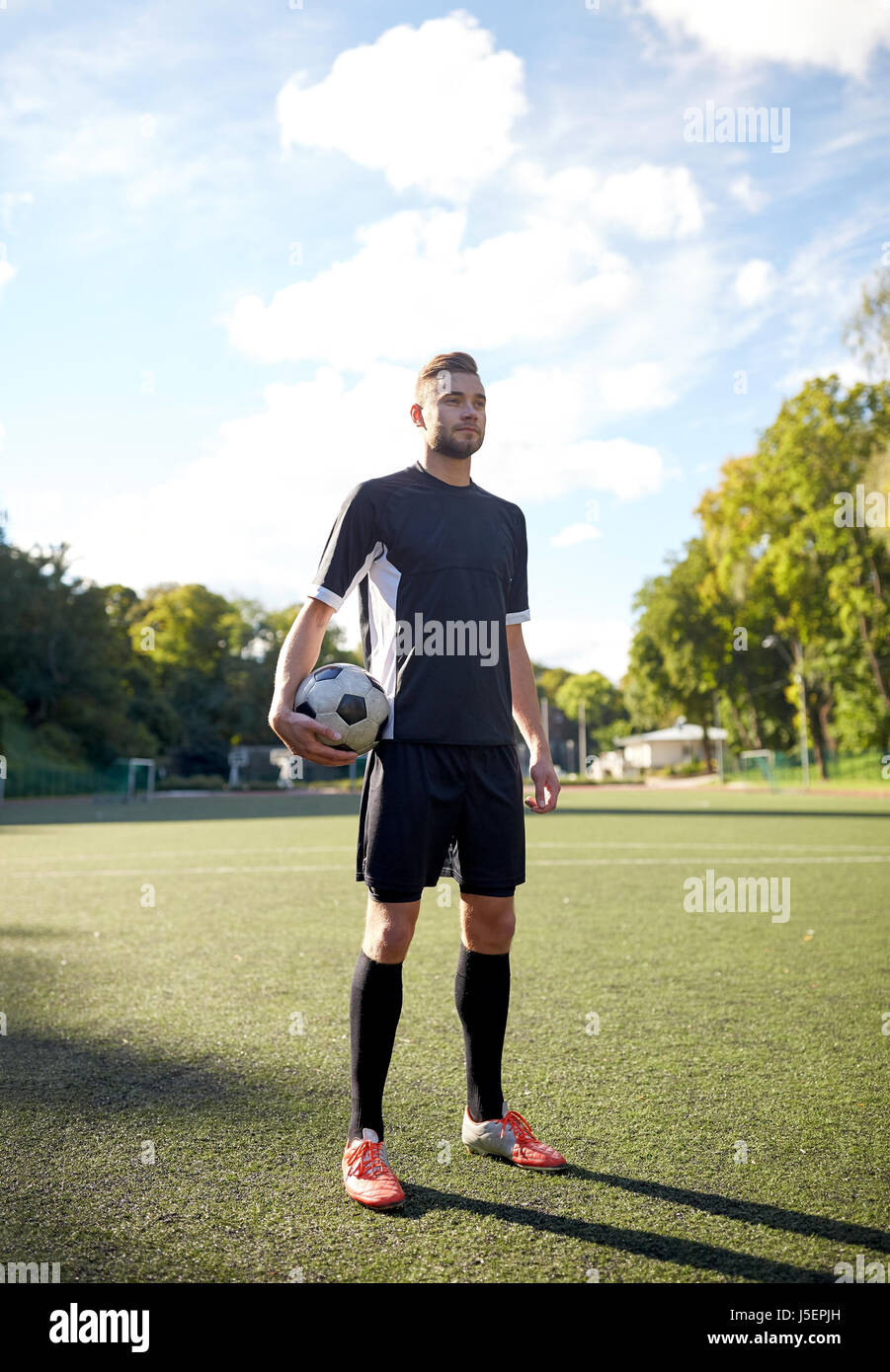 Professional soccer player on the field hi-res stock photography and ...