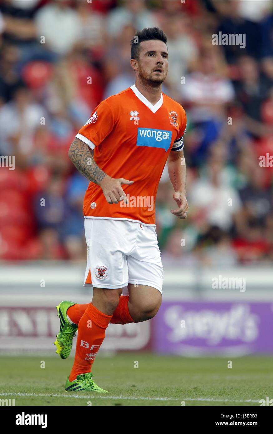 BARRY FERGUSON BLACKPOOL FC KEEPMOAT STADIUM DONCASTER ENGLAND 03 ...