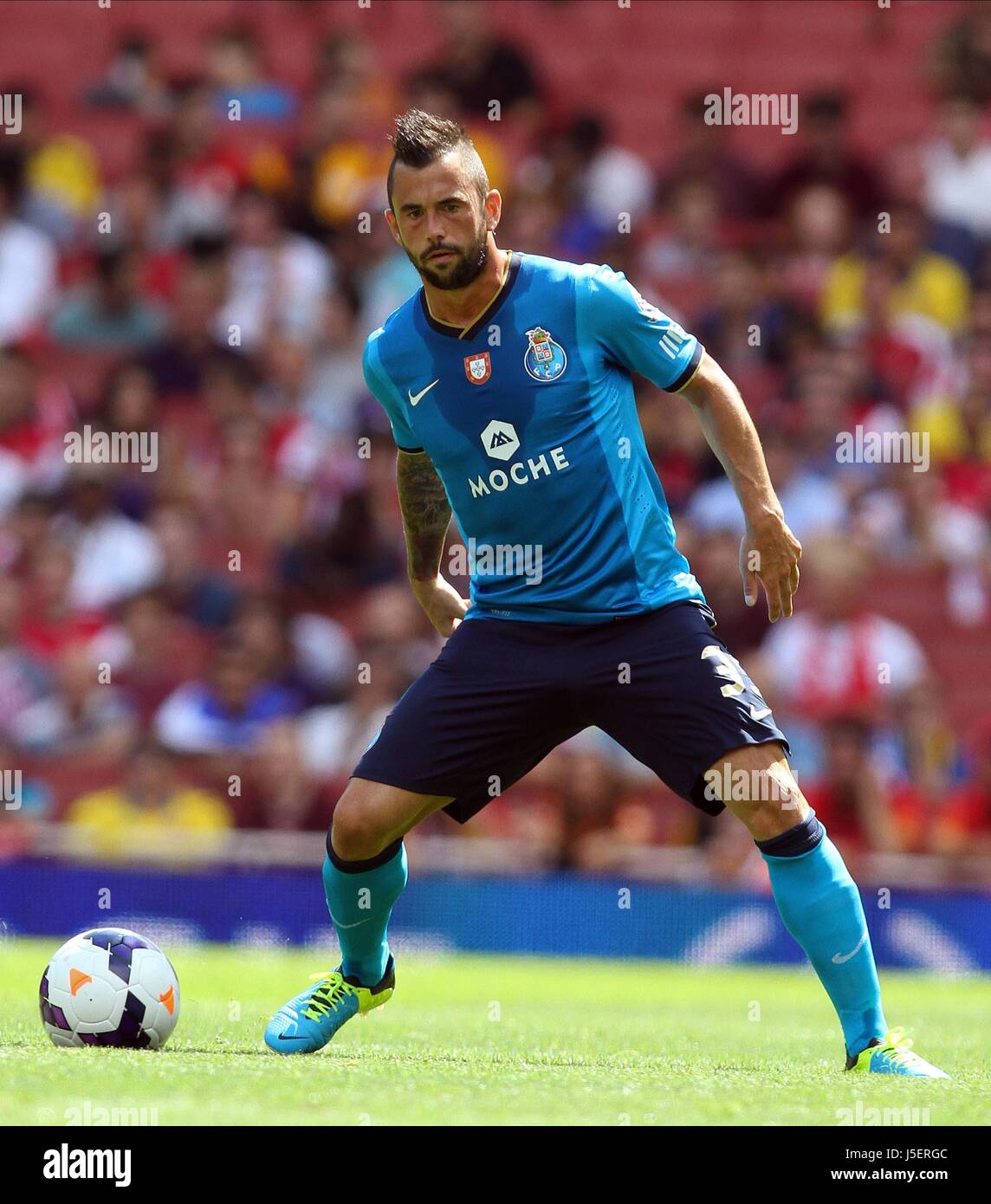 STEVEN DEFOUR FC PORTO LONDON UK 03 August 2013 Stock Photo - Alamy