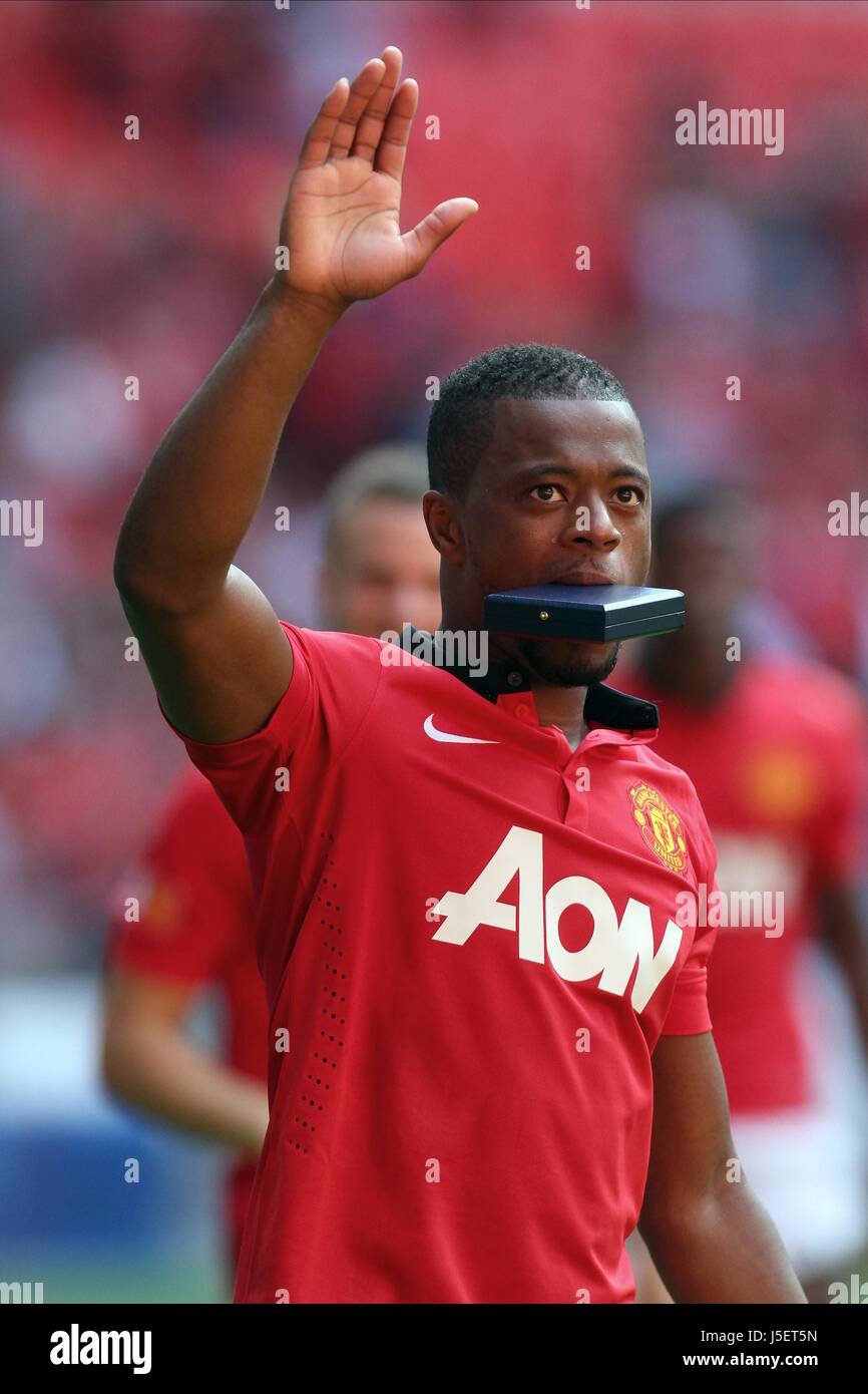 PATRICE EVRA WITH HIS WINNERS MANCHESTER UNITED WEMBLEY STADIUM LONDON ...