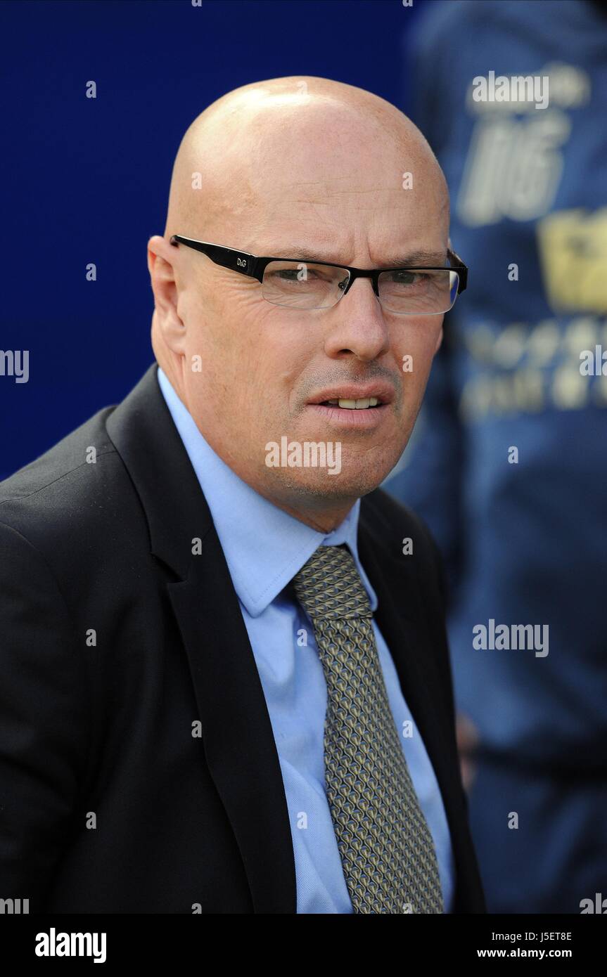 BRIAN MCDERMOTT LEEDS UNITED FC MANAGER KING POWER STADIUM LEICESTER ...