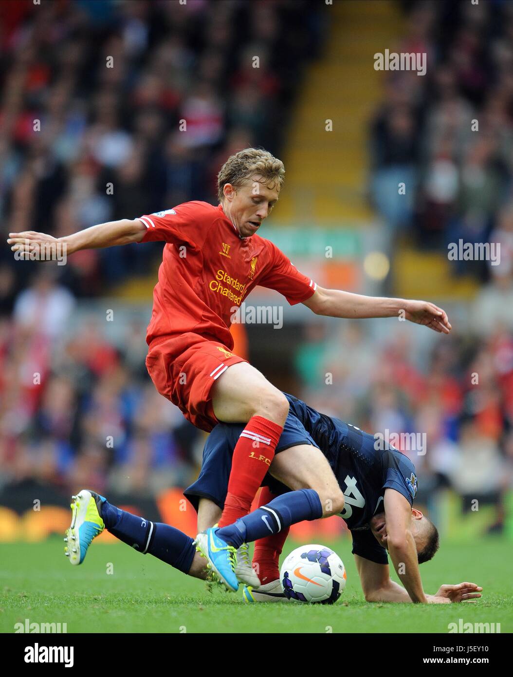 LUCAS LEIVA & TOM CLEVERLEY LIVERPOOL V MANCHESTER UNITED ANFIELD ...