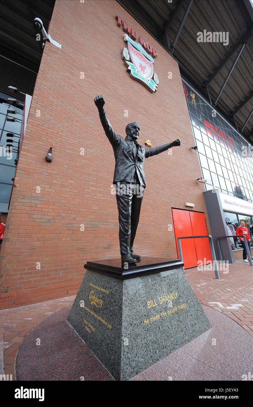 Bill shankly statue hi-res stock photography and images - Alamy