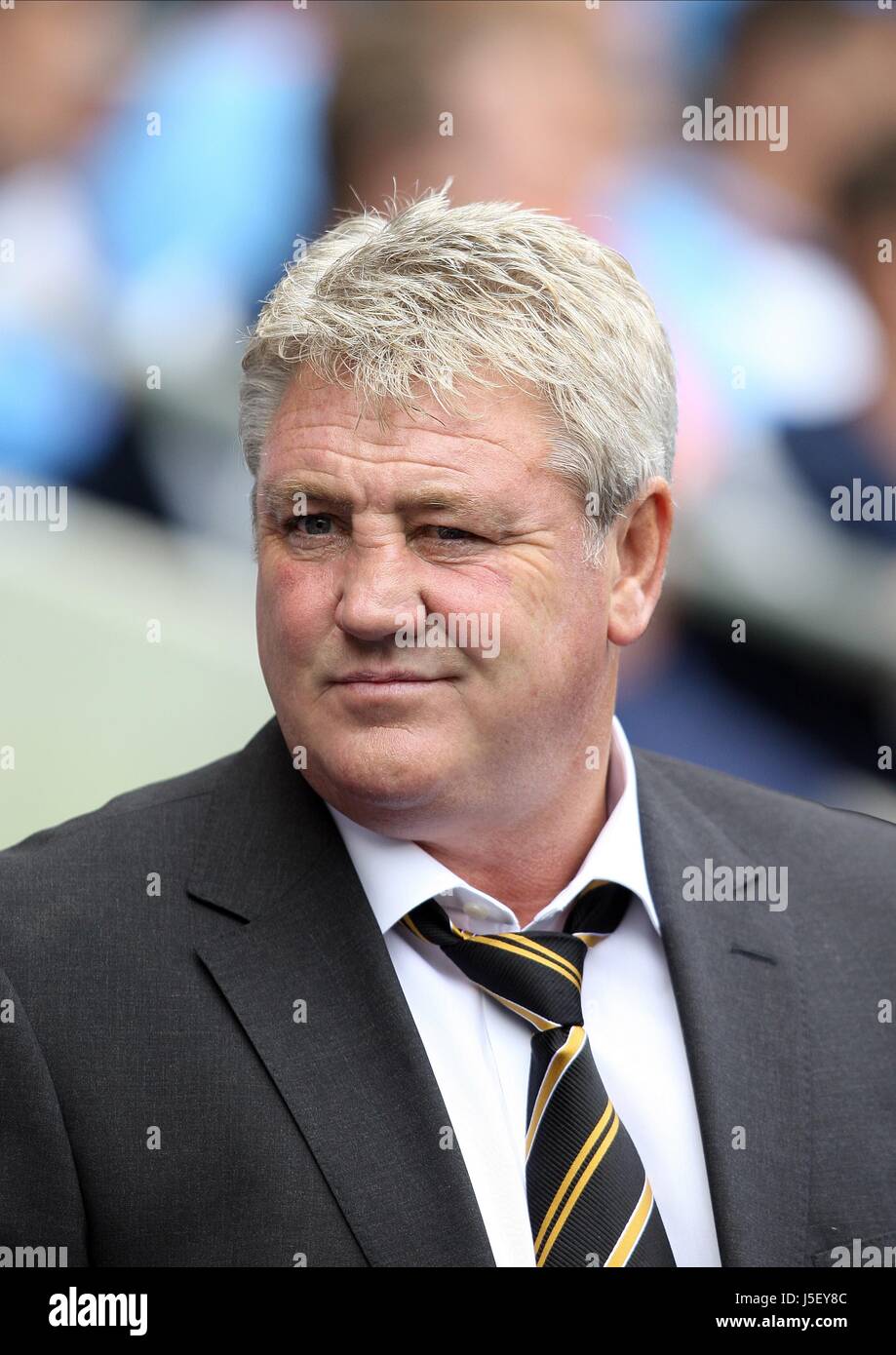 STEVE BRUCE HULL CITY FC MANAGER HULL CITY FC MANAGER ETIHAD STADIUM ...