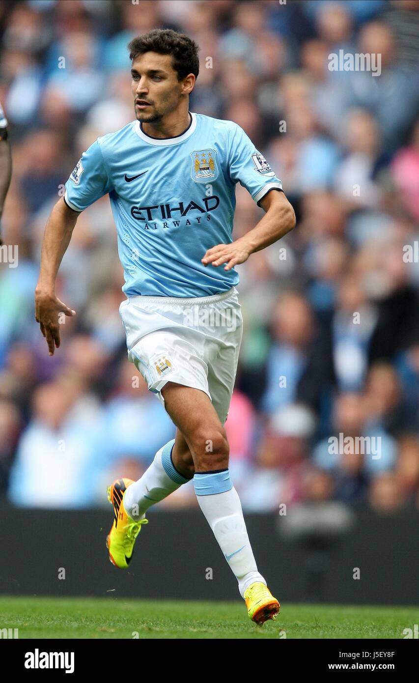Jesus navas manchester city hi-res stock photography and images - Alamy