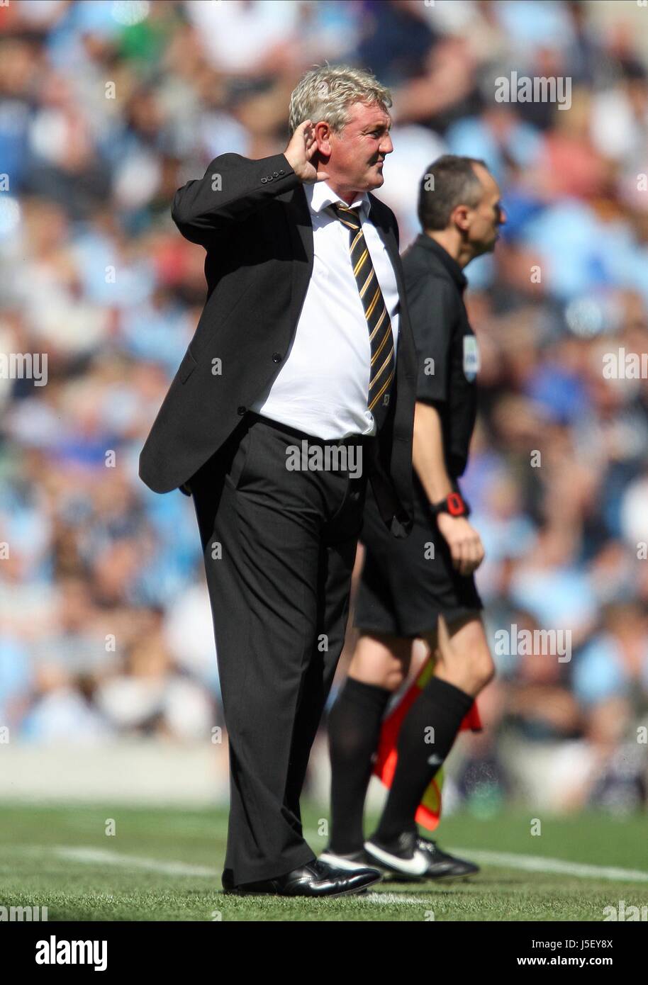 STEVE BRUCE HULL CITY FC MANAGER HULL CITY FC MANAGER ETIHAD STADIUM ...