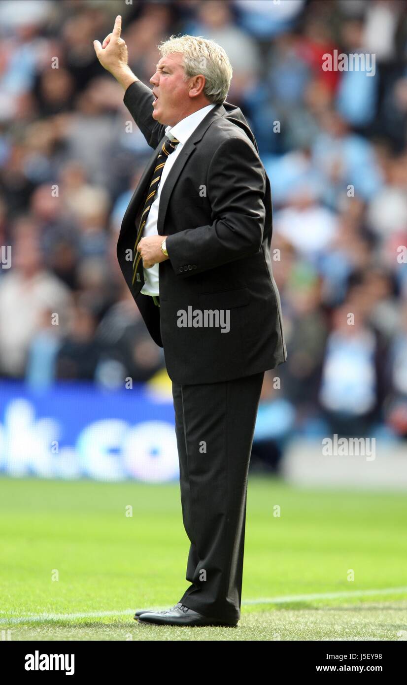 STEVE BRUCE HULL CITY FC MANAGER HULL CITY FC MANAGER ETIHAD STADIUM ...