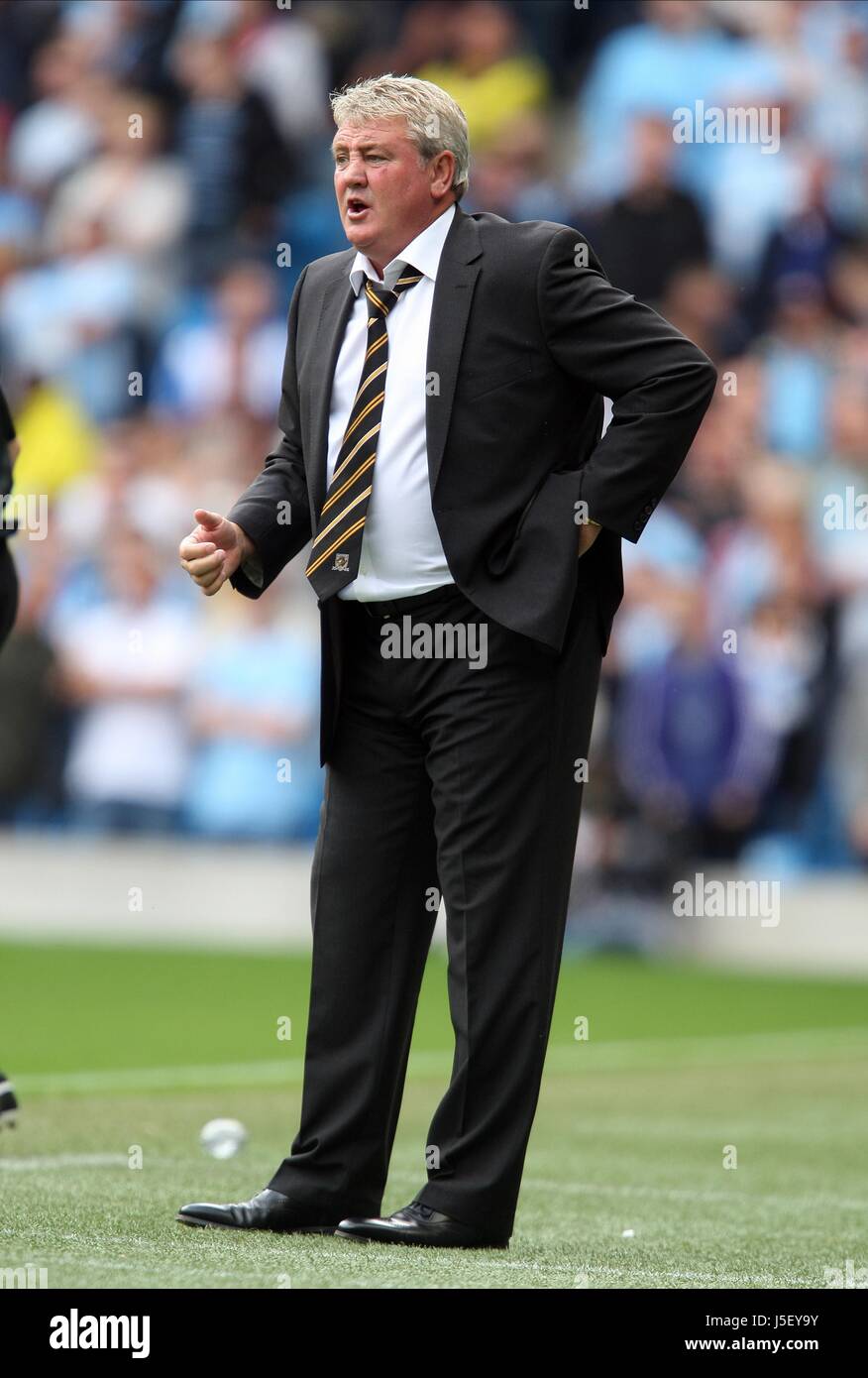 STEVE BRUCE HULL CITY FC MANAGER HULL CITY FC MANAGER ETIHAD STADIUM ...