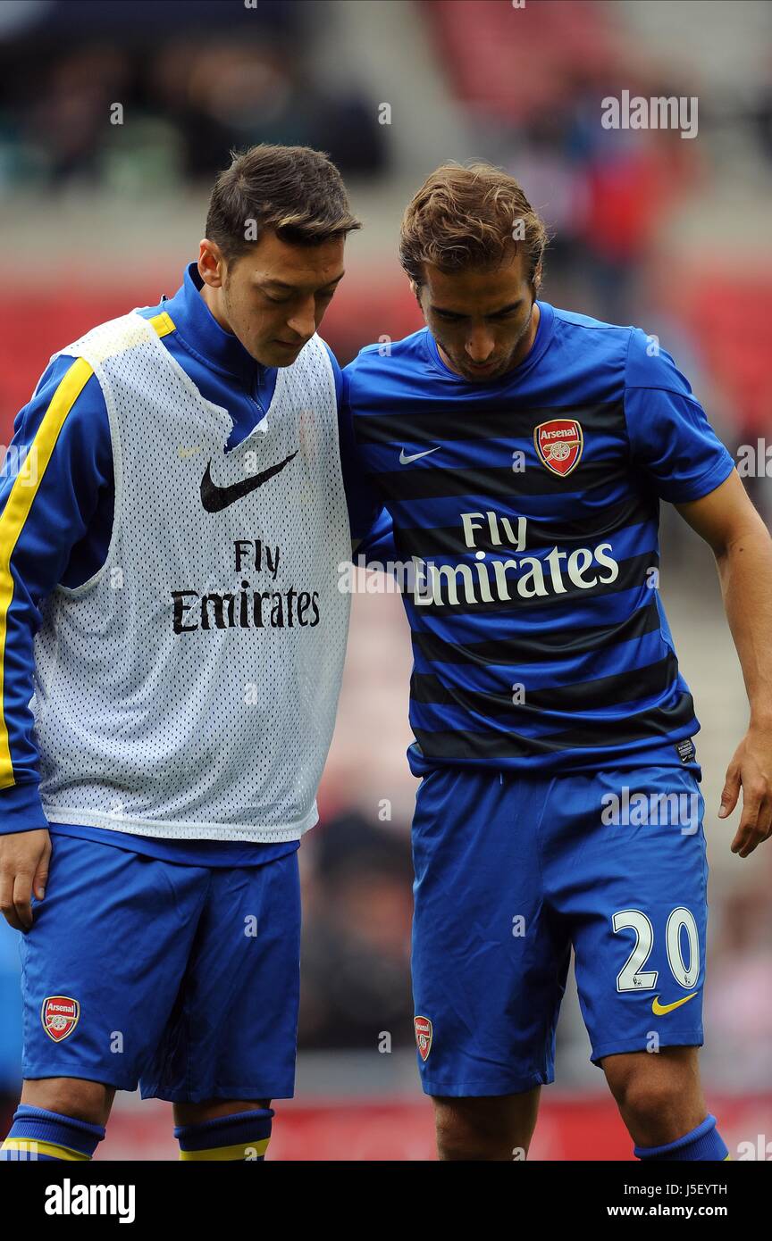 MESUT OZIL MATHIEU FLAMINI ARSENAL FC ARSENAL FC STADIUM OF LIGHT ...