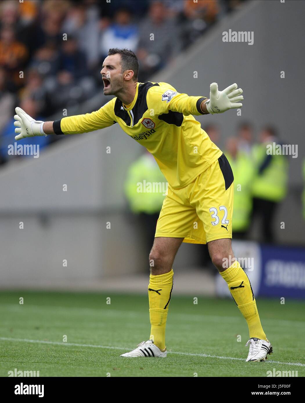 JOE LEWIS CARDIFF CITY FC CARDIFF CITY FC KC STADIUM HULL ENGLAND 14 ...