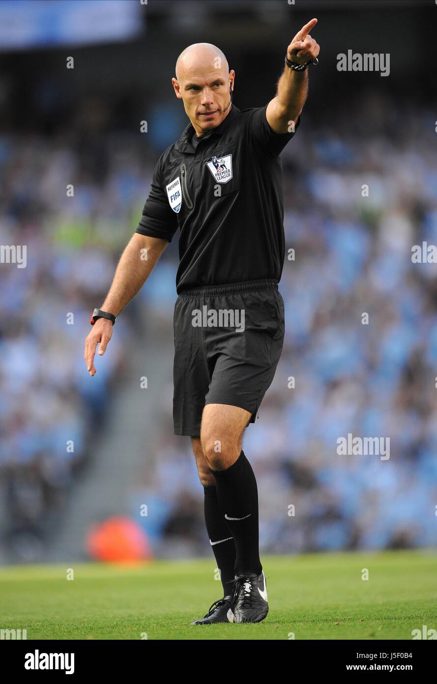HOWARD WEBB FIFA REFEREE FIFA REFEREE ETIHAD STADIUM MANCHESTER ENGLAND ...