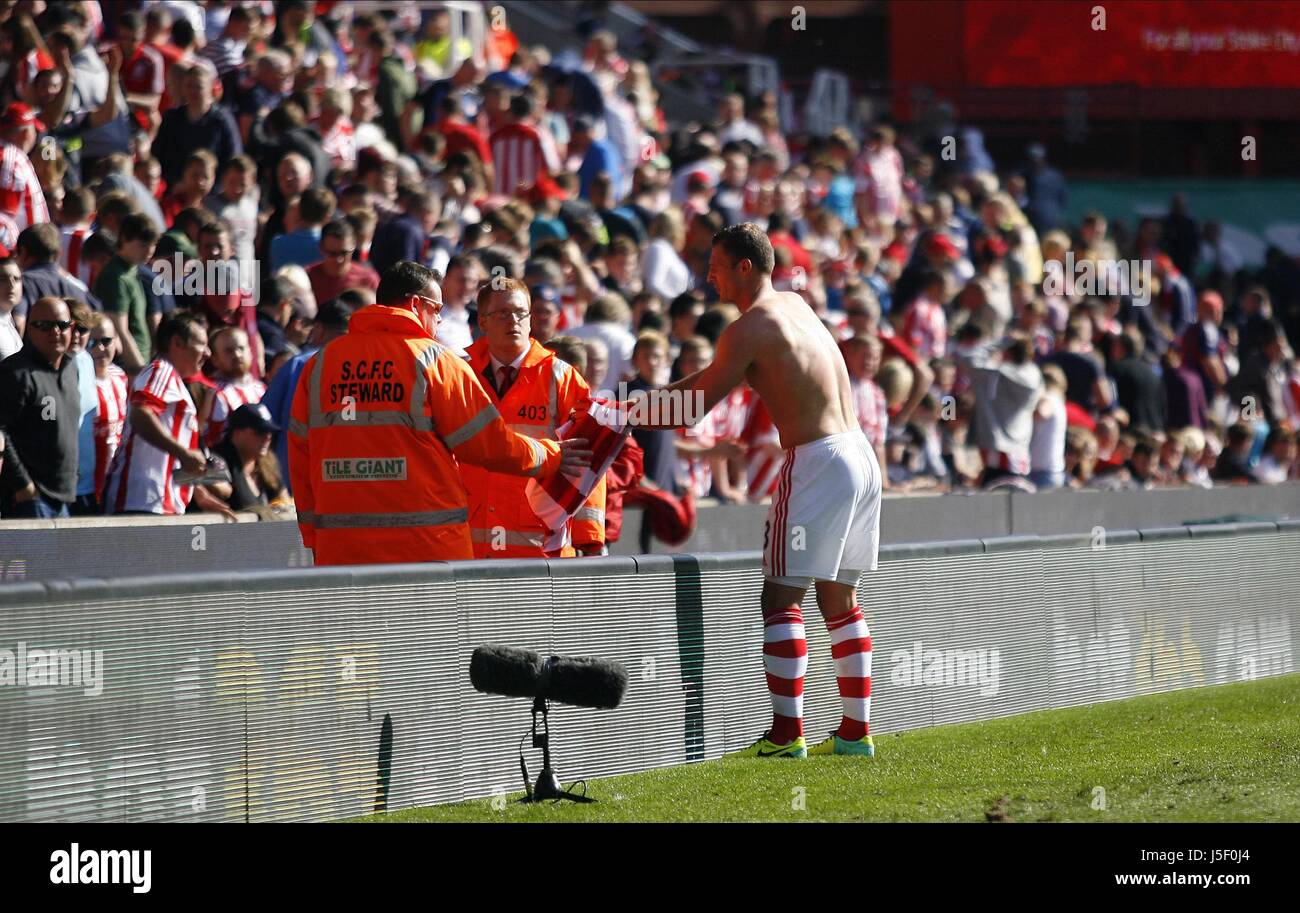 Norwich city football shirt hi-res stock photography and images - Alamy