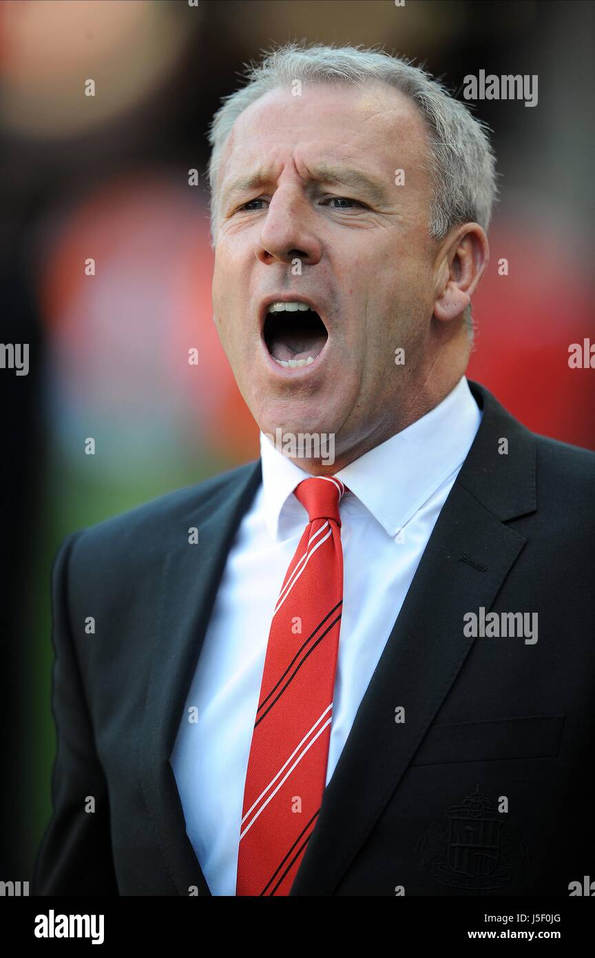 KEVIN BALL SUNDERLAND MANAGER STADIUM OF LIGHT SUNDERLAND ENGLAND 29 ...