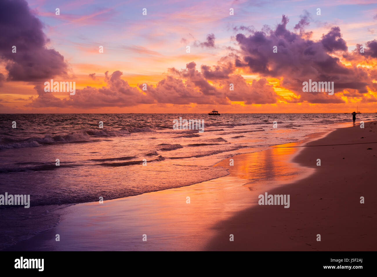 Colorful sunrise over Atlantic Ocean. Bavaro beach, Hispaniola Island ...