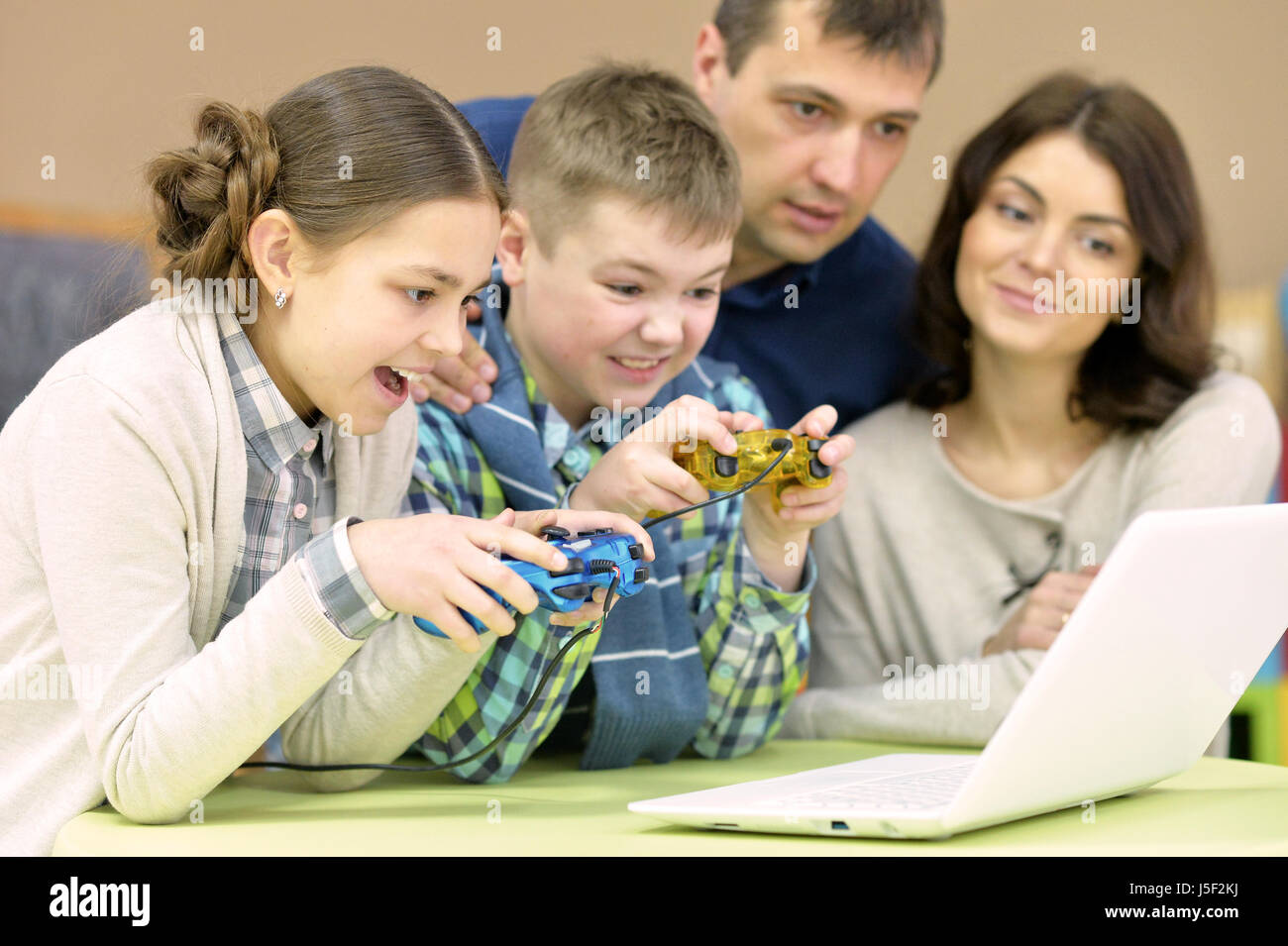 Happy family with children behind laptop Stock Photo - Alamy