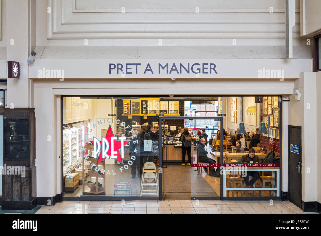 Leeds Station Pret a Manger Stock Photo - Alamy