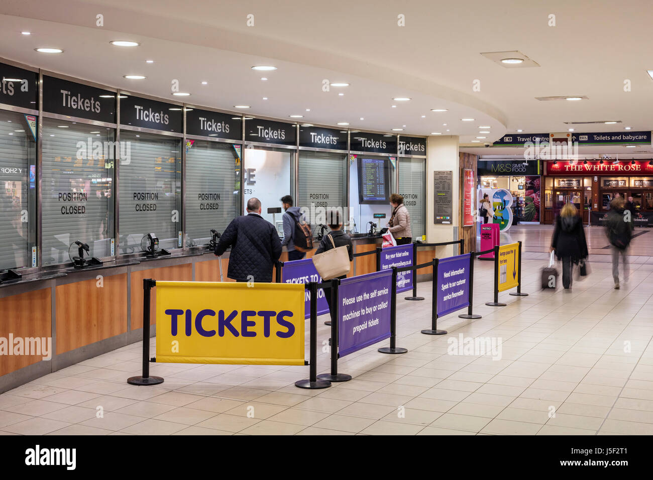 Leeds station ticket office hi-res stock photography and images - Alamy