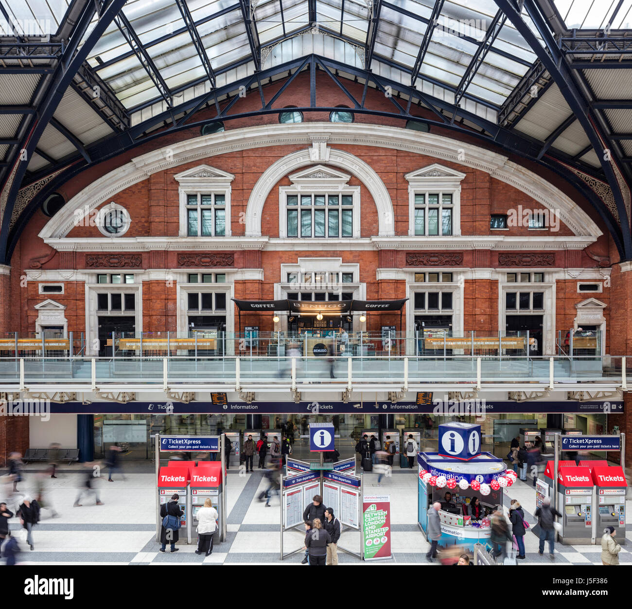 Liverpool Street Station Interior Stock Photo - Alamy