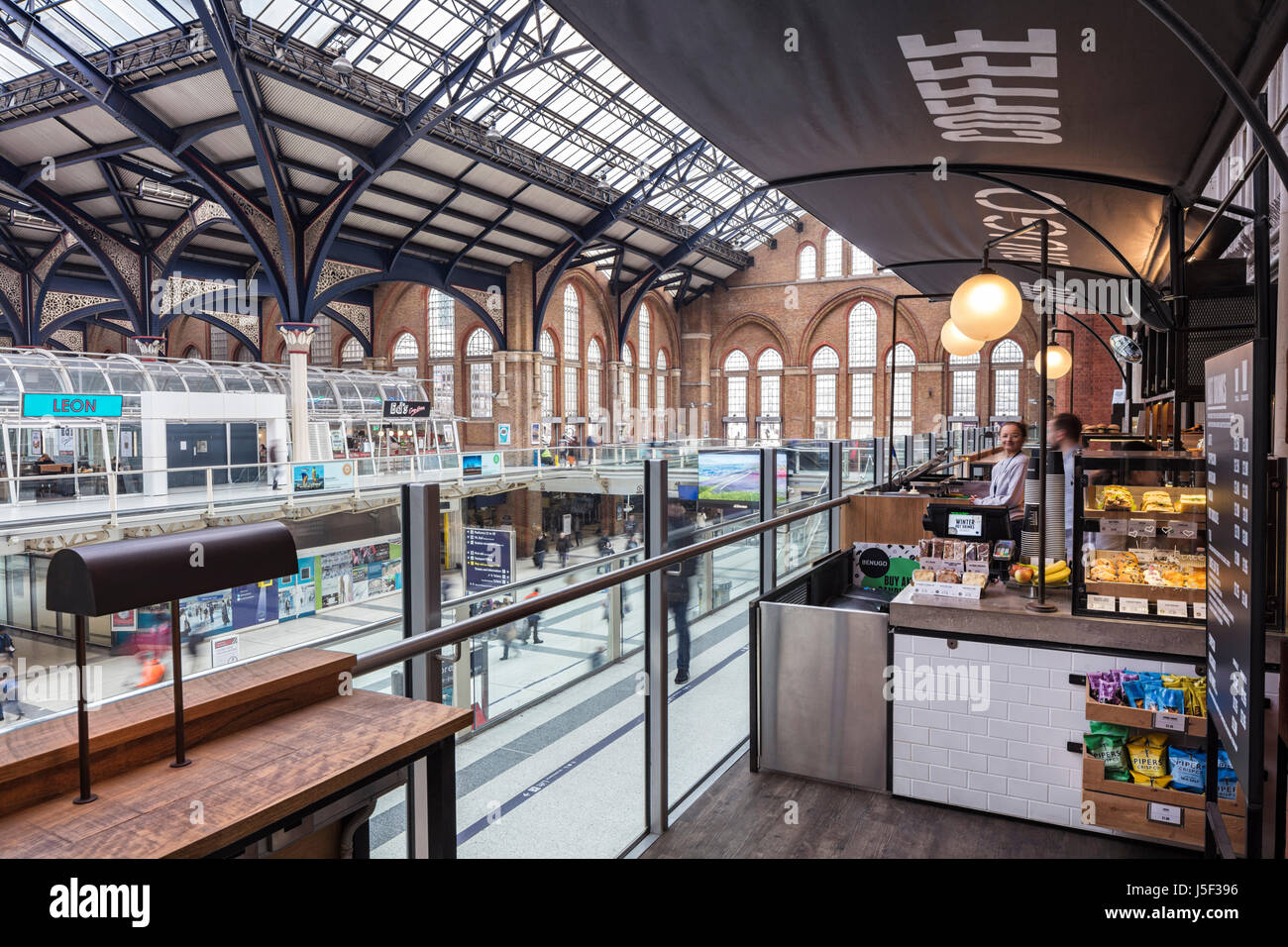 Liverpool Street Station Interior Stock Photo - Alamy