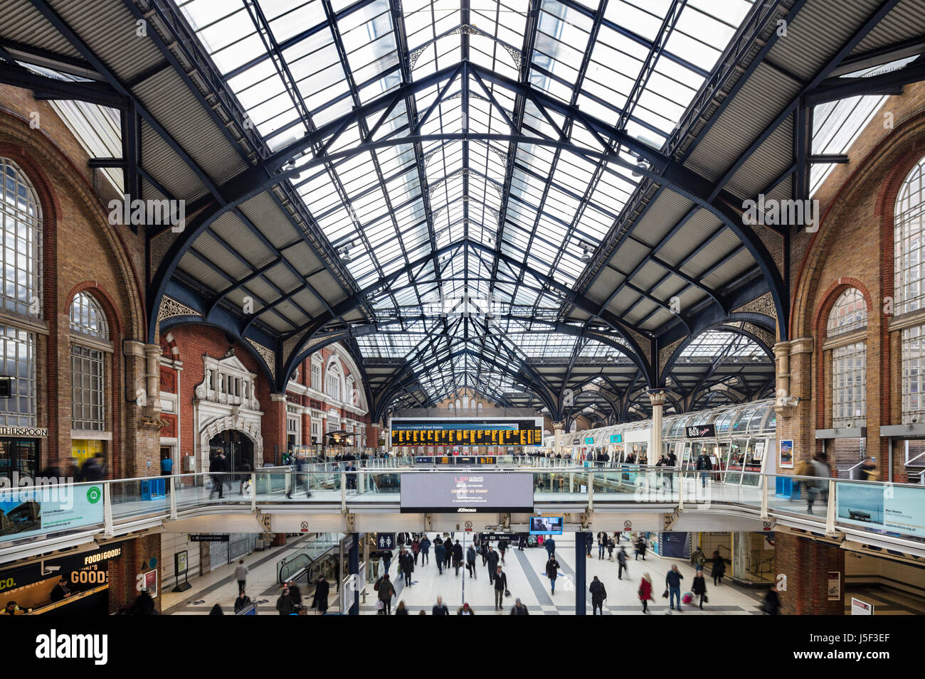 Liverpool Street Station Interior Stock Photo - Alamy