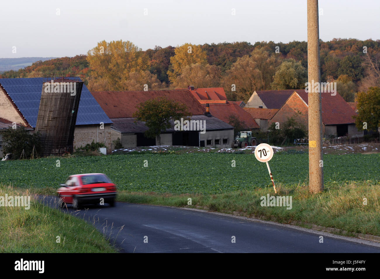 Leaning traffic signal hi-res stock photography and images - Alamy