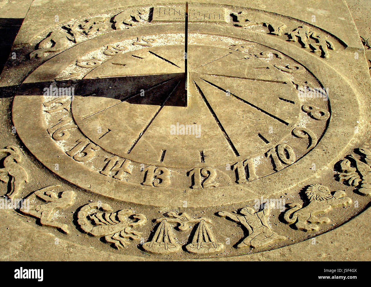 Sundial time lapse hi-res stock photography and images - Alamy