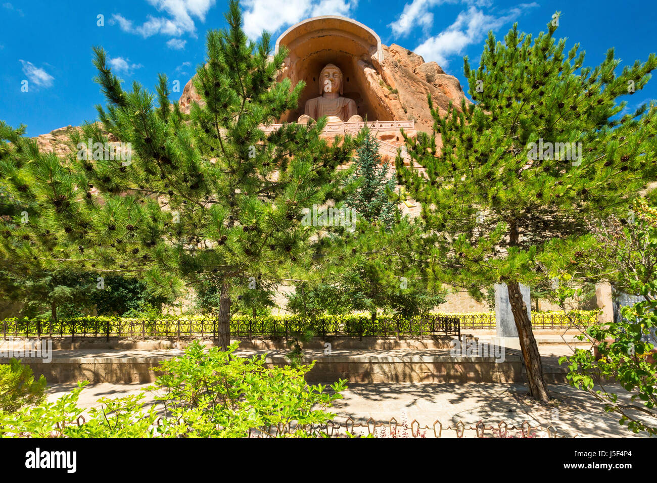 Mount sumeru grottoes guyuan ningxia hi-res stock photography and ...