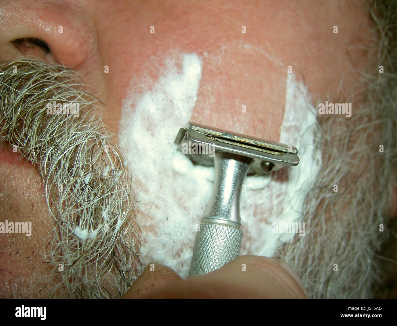 Gesichtsrasur hi-res stock photography and images - Alamy