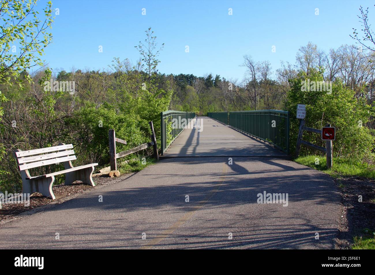 Walking the walkways and trails of the park Stock Photo - Alamy