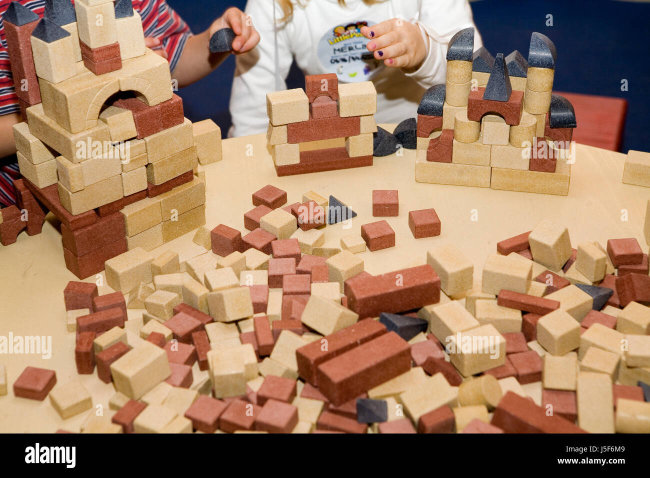 tower build game tournament play playing plays played style of ...