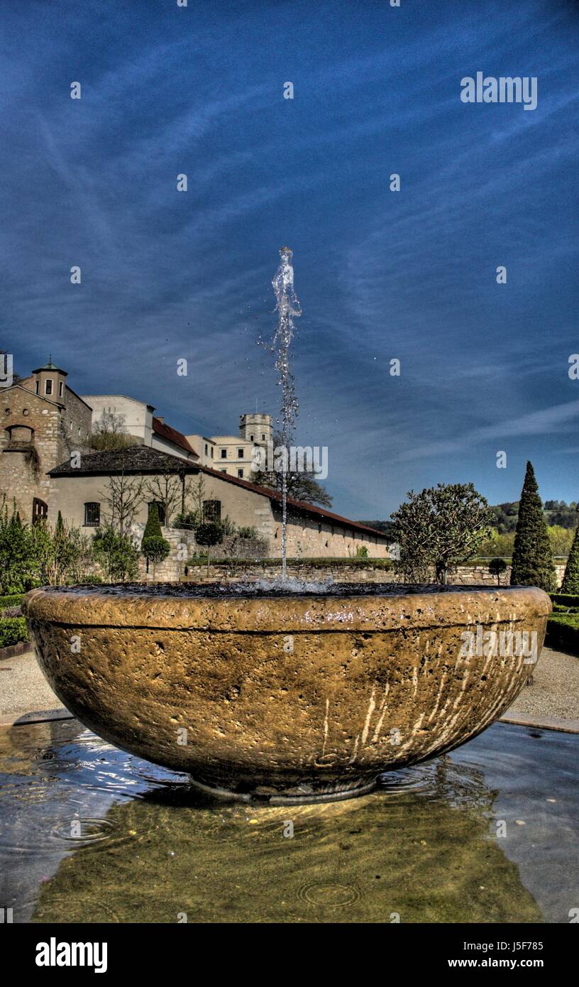 fountain mirror squirt reassuring bowl gurgle trough structure water ...