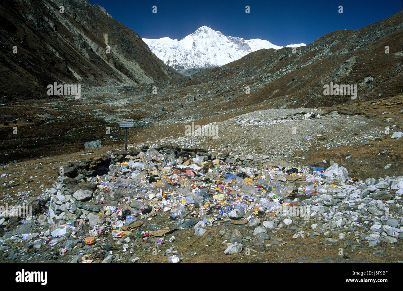 Himalayas rubbish hi-res stock photography and images - Alamy