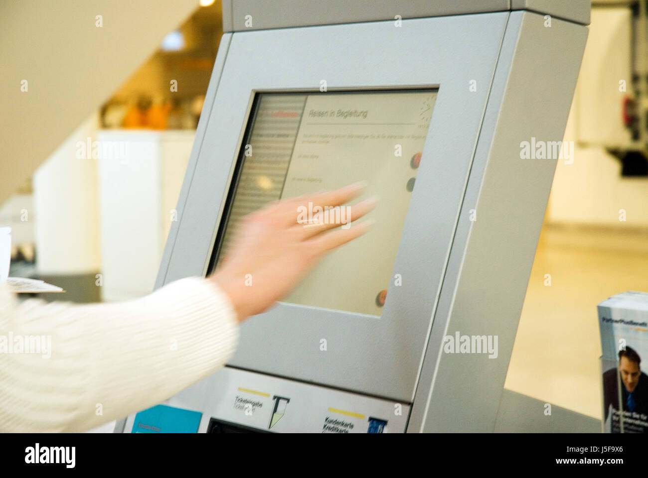 Einchecken hi-res stock photography and images - Alamy