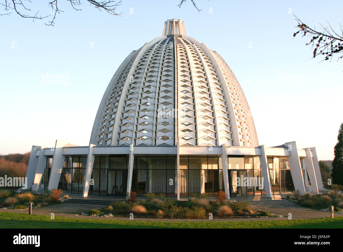 Bahaitempel hi-res stock photography and images - Alamy